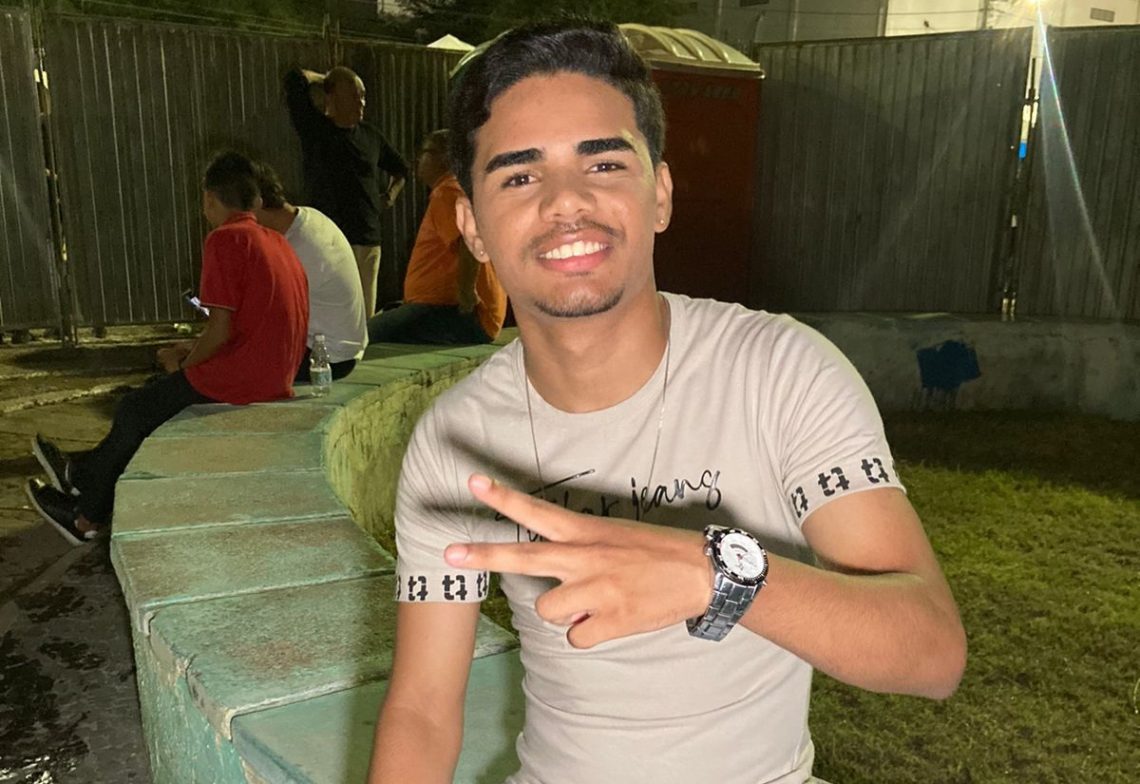 Conheça Kevin Lucca, cantor de Paulo Afonso que cativou o público no ...